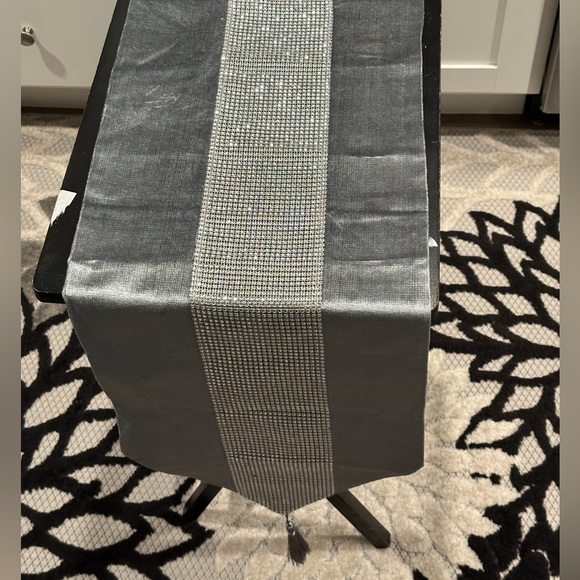 Accents | Nwot Silver Sparkle Table Runner | Poshmark